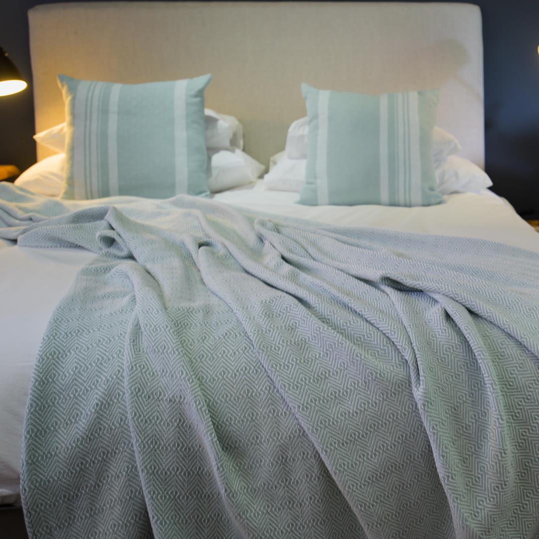 Protea Throw - Cascade | Eggshell/White – Aranda | South Africa